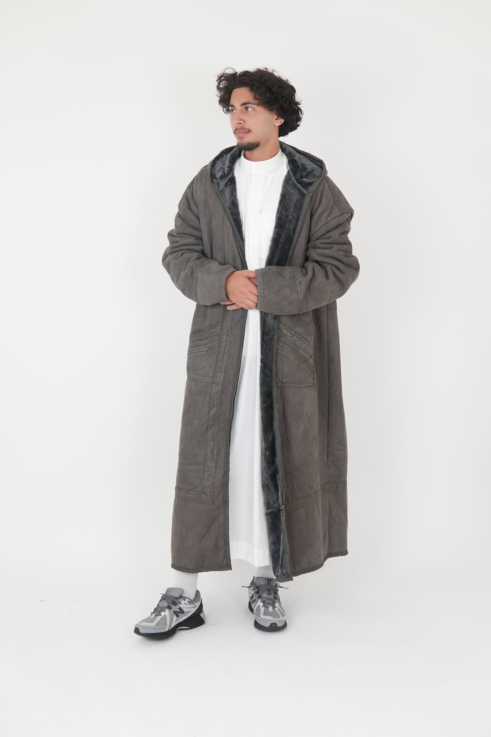Farwas Worldwide | Ramadan Winter Bisht Farwas for Men – YAZIR – YAZIRCO